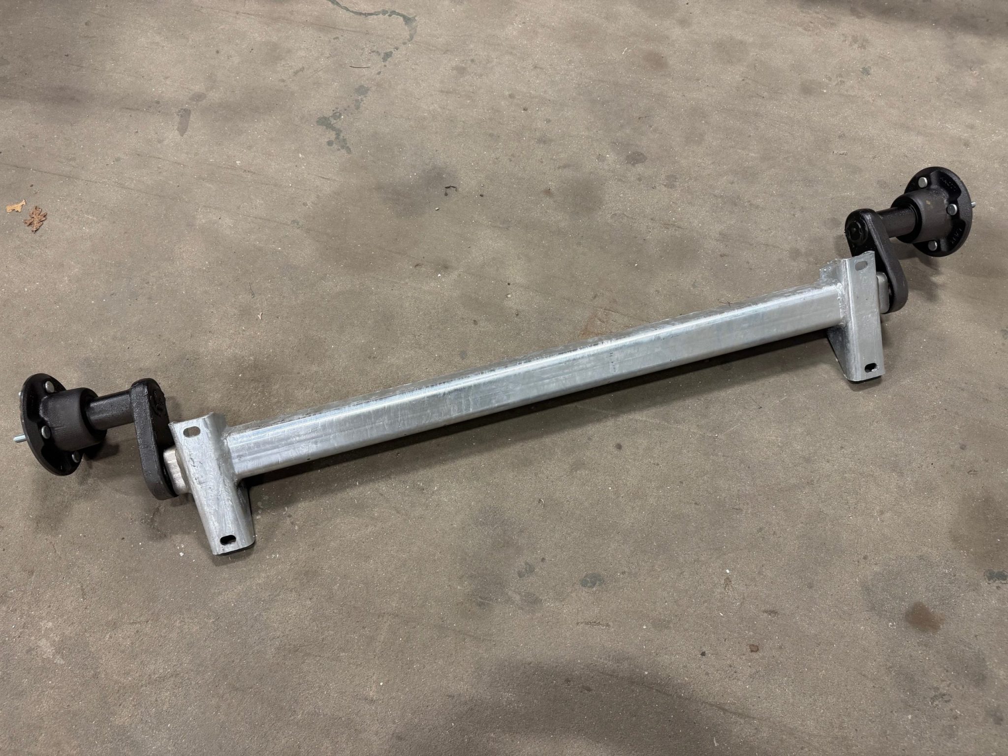 AXLE 750KG GROSS UNBRAKED 4X4PCD 1370ohf 976mbc waterproof bearings ...