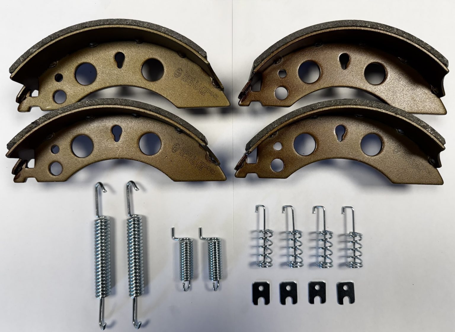 ALKO BRAKE SHOES FOR 2051 (285318) SET 200X50For1 complete axle (2 hubs ...
