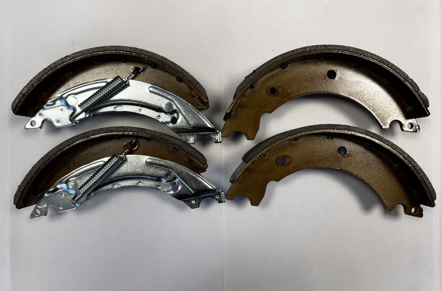 Knott brake shoes 2 pairs 203 x 40 to do one complete axle with springs ...