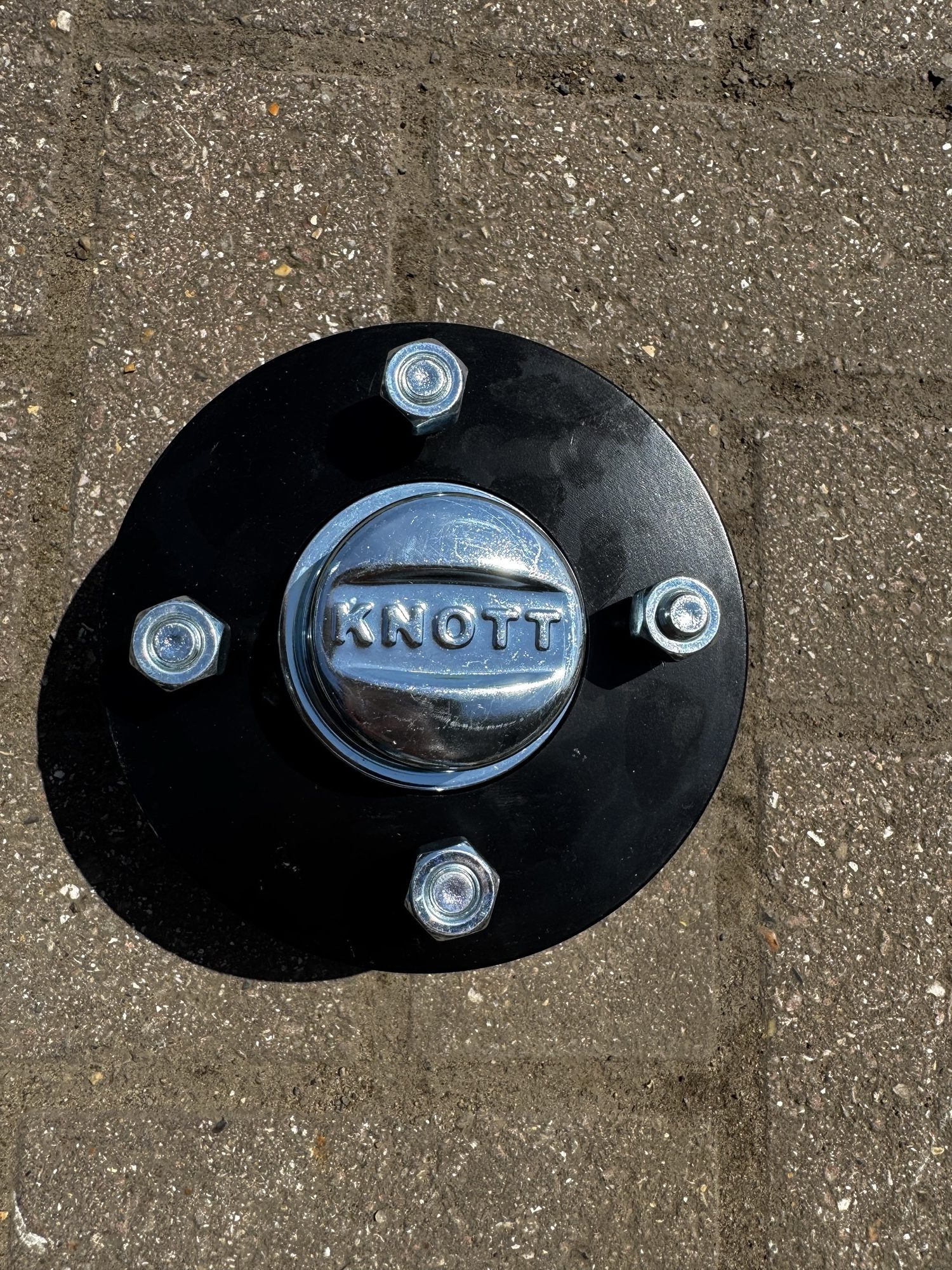 Hub with sealed Bearing for Knott unbraked axles. – Mersea Trailers