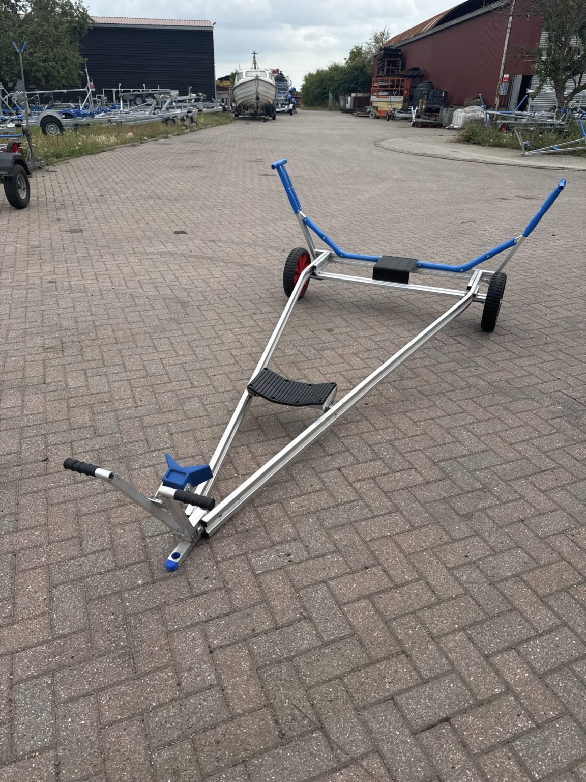 RS400 aluminium launch trolley gunwhale hung. – Mersea Trailers