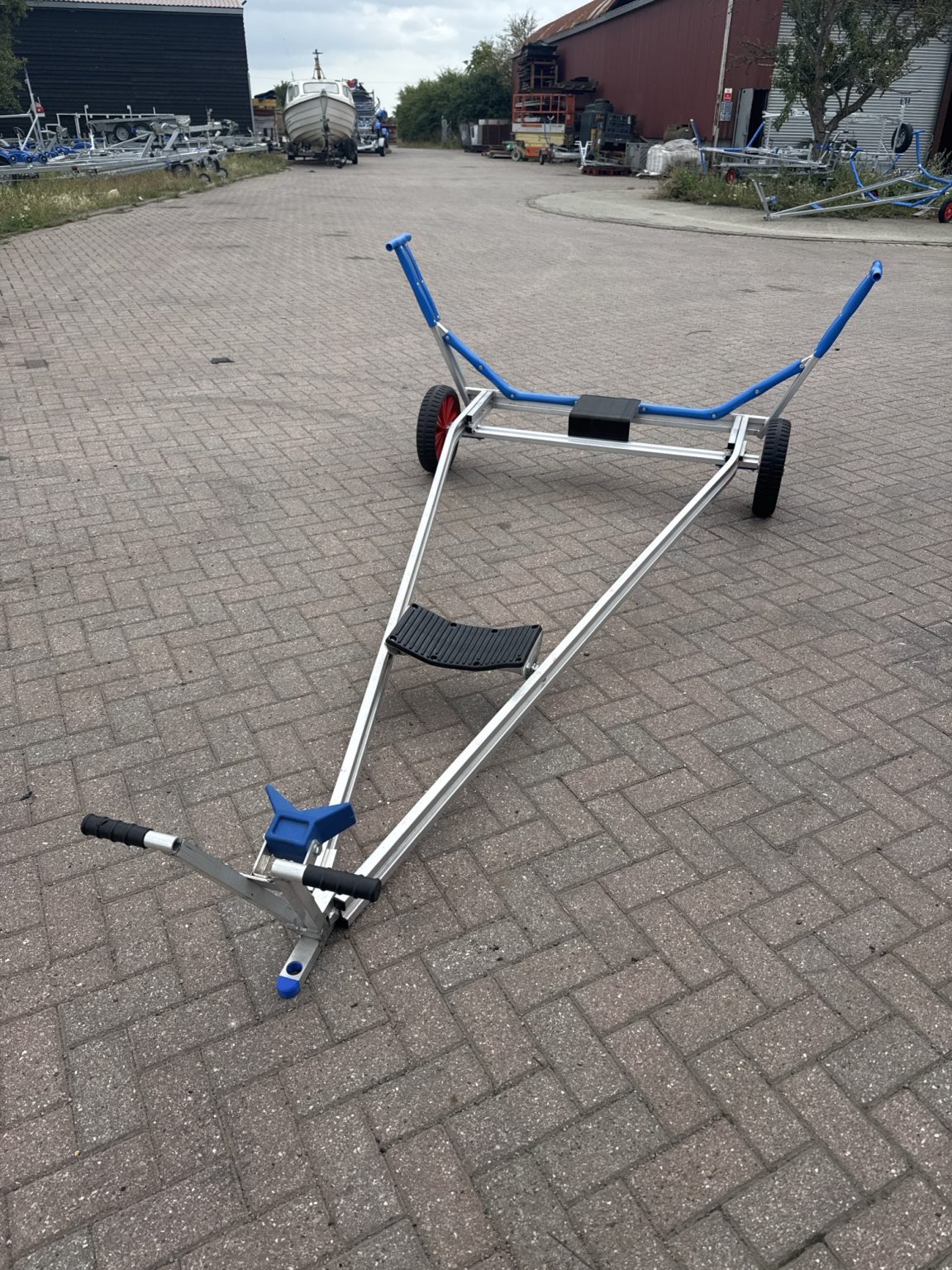 RS400 aluminium launch trolley gunwhale hung. – Mersea Trailers